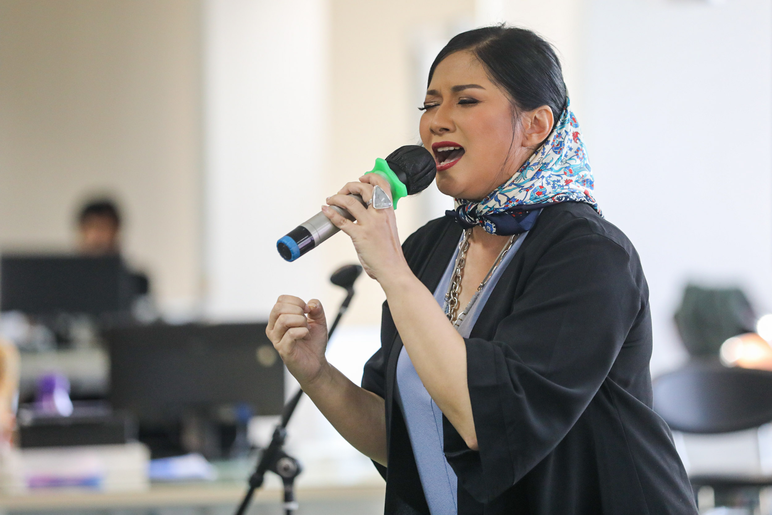 Kisah Tak Terduga Fryda Lucyana Balik ke Dunia Musik - Context.id